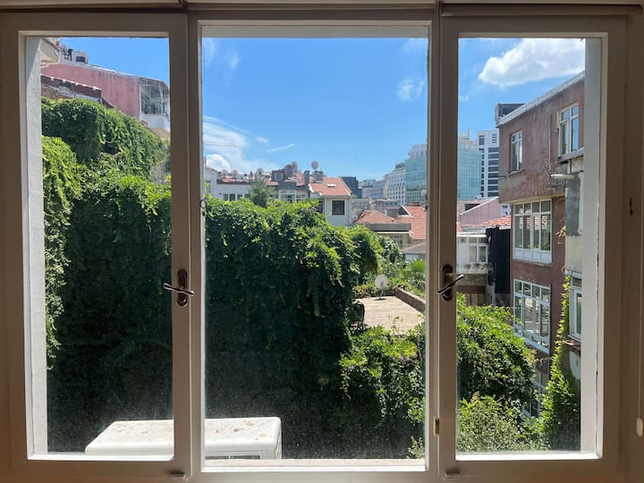 Artists’ House In Central İStanbul - Estambul