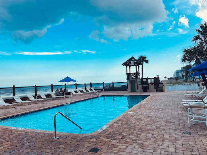 Paradise Cove ~ Studio Condo Near The Beach - Daytona Beach, FL