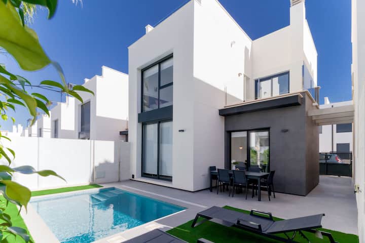 High Tech Villa Navia Spanien - Cabo Roig