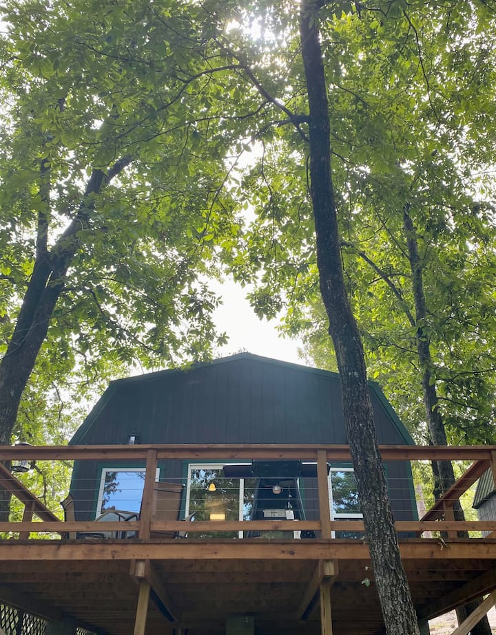 Boutique Woodland Cabin Retreat At Hamilton Cove - Hot Springs, AR