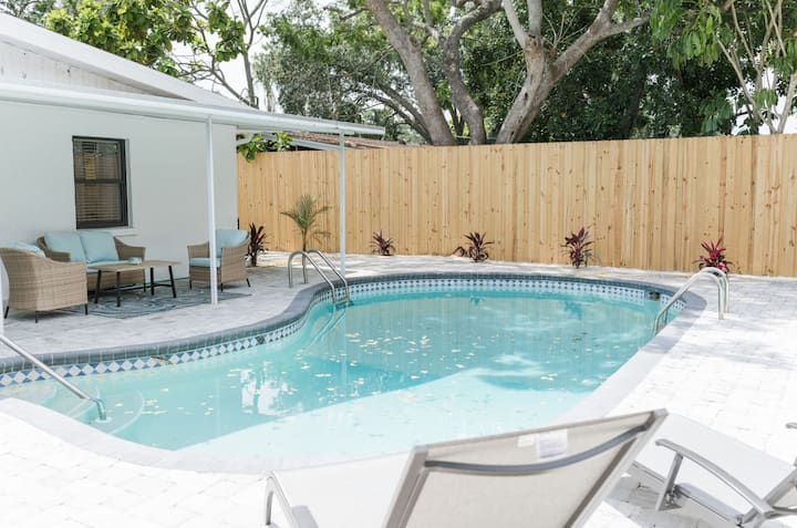 Getaway To Lei’ By The Sea And Relax This Spring! - Sarasota, FL