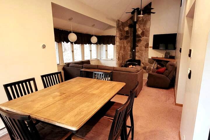 Charming & Cozy 3 Bedroom Chalet - Campton, NH