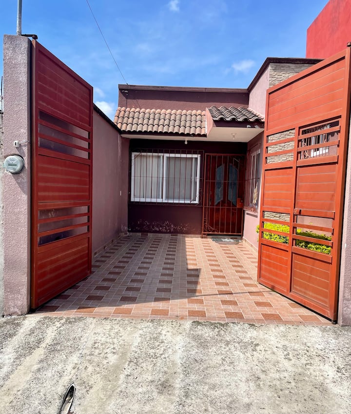 Casa Con Servicios Incluidos A 5 Min Del Centro - Xico