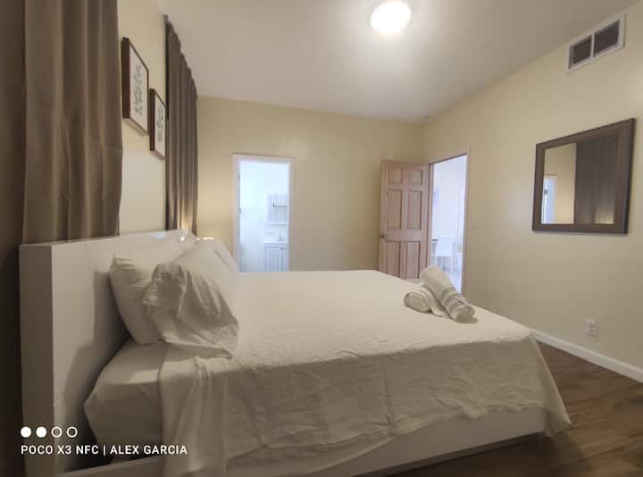 Lovely 1 Bedroom Near The River 15 Min To Nyc - Edgewater, NJ