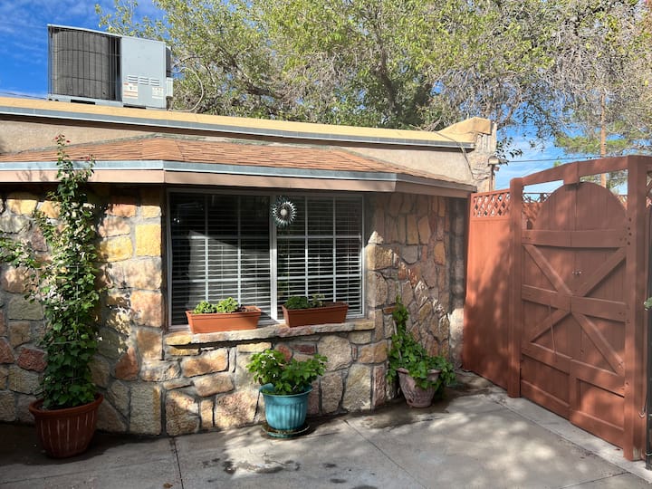 1 Bedroom Guesthouse - El Paso, TX
