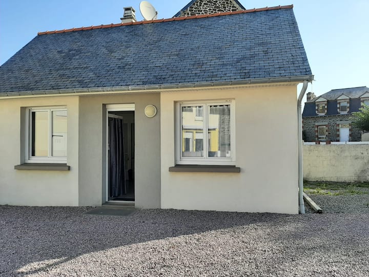 Maison à 100 Mètres De La Plage Proche Commodités. - Binic