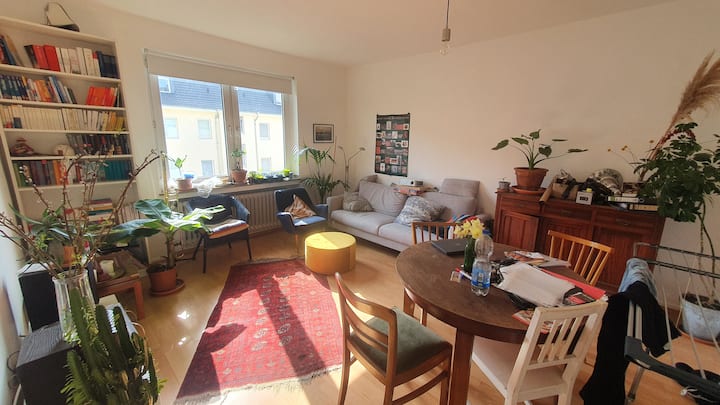 Schöne Zweizimmerwohnung Mit Balkon - Colonia