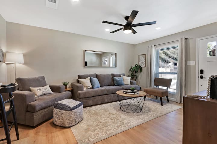 Cozy, Corner Lot Home In Live Oak! - Universal City, TX
