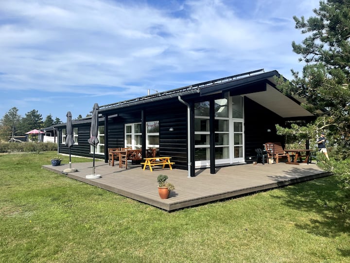 Rummeligt Og Velholdt Sommerhus 350 M Fra Vandet - Denmark