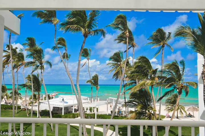 Bávaro Beachfront Penthouse With Big Rooftop Oasis - Punta Cana