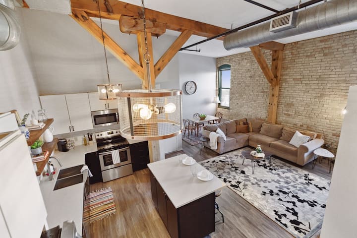 Spacious Warehouse Loft In Trendy North Loop 2br - Minneapolis, MN