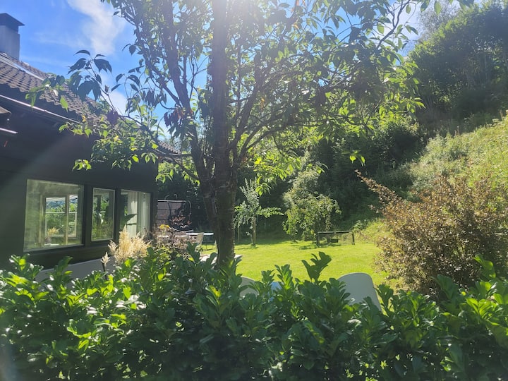 Romslig Villa Nær Bybane. 15 Min Med Bil Til Byen. - Bergen