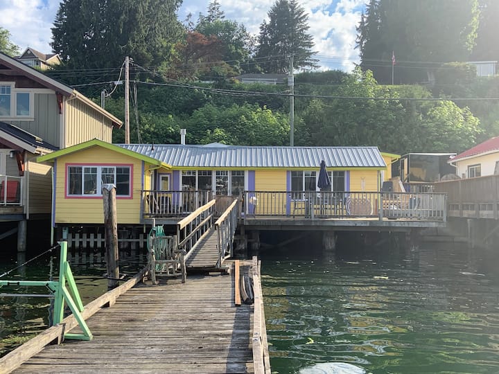 Cowibbean Cottage-uniquely Situated Over The Ocean - Cowichan Bay