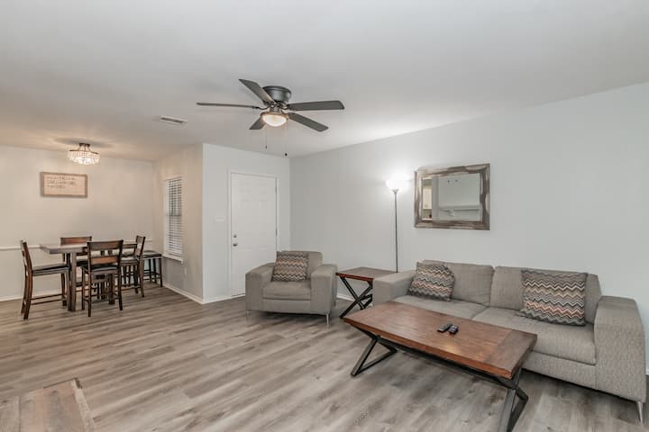 2 Bedroom 2 Bath Apartment Downtown Grapevine - Grapevine, TX