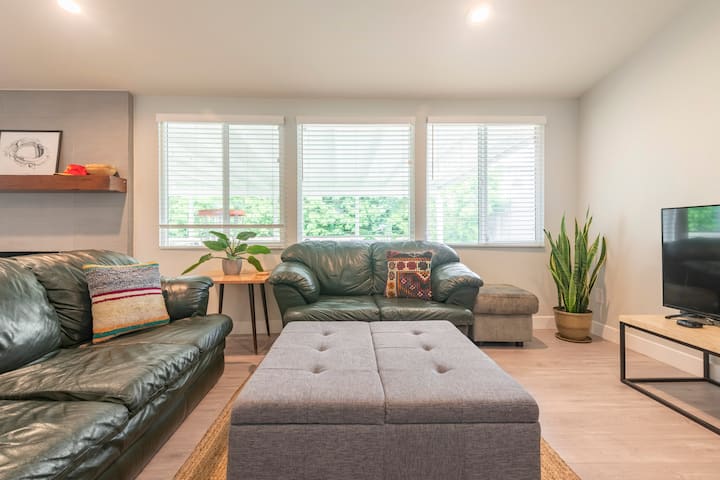 Central, Sunny & Spacious - W/ Large Outdoor Space - San Diego, CA