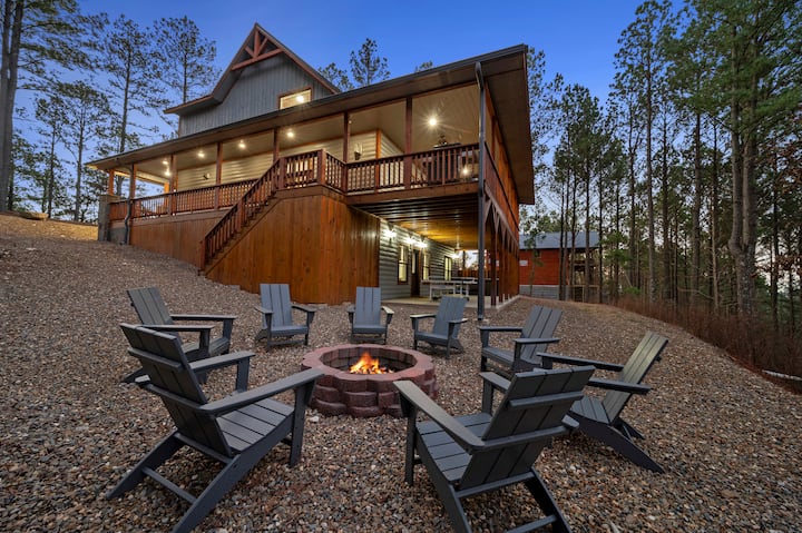 Luxury 3 Masters +Bunk/game Room & Hot Tub - Broken Bow, OK