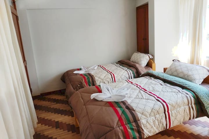 Casa Familiar Con Vista A La Ciudad Del Cusco - Cusco
