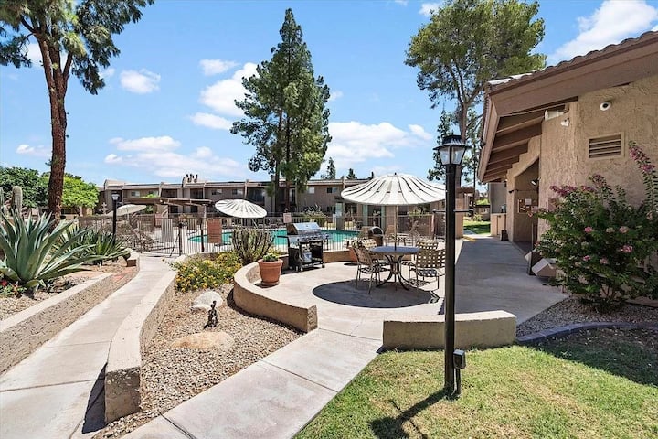 Lovely 2 Br Condo With 2 Community Pools & Hot Tub - Scottsdale, AZ