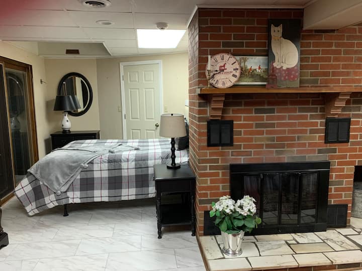 Creekside Cabin - Bristol, TN