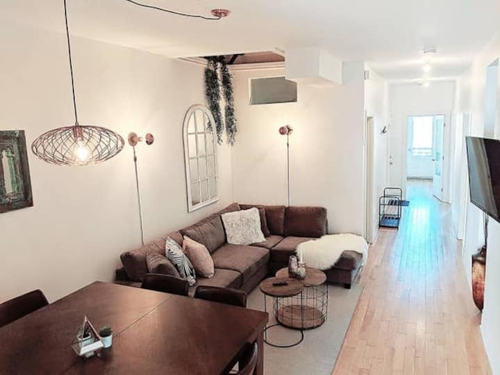 Huge & Stylish 10 Bedroom W/patio! - Sleeps 30! - Quebec