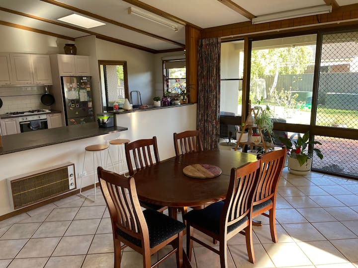 Spacious Private Room With Full Bathroom - Albury