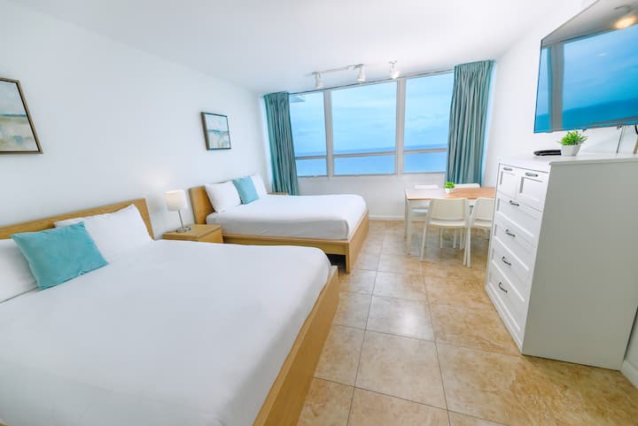 High-floor Beachfront | 2 Beds + Parking & Pool - South Beach