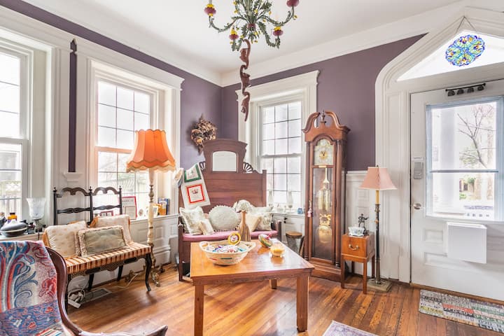 Neat & Cozy In The Nicest Neighborhood! - Bethesda, MD