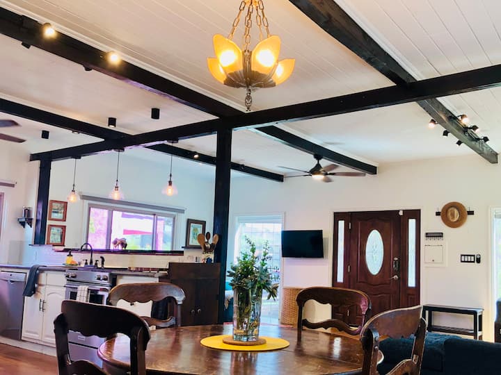 Two Bed, One Bath Charming Bungalow - 잉글우드