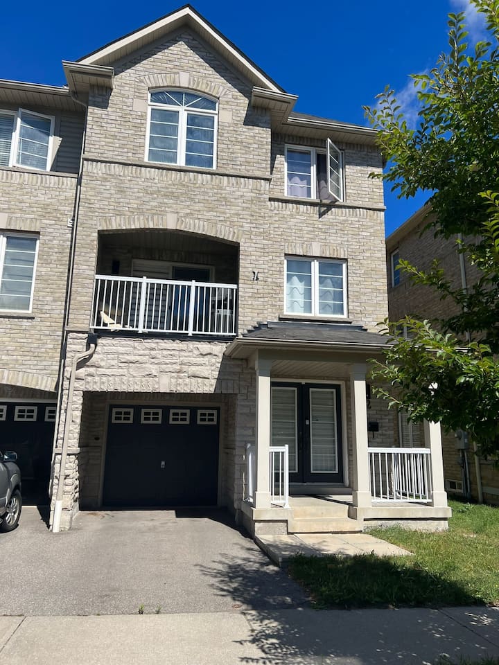 Luxury Private Room In Downtown Ajax - Pickering