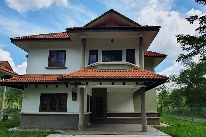 Spacious Bungalow Homestay In Kerteh - Kerteh