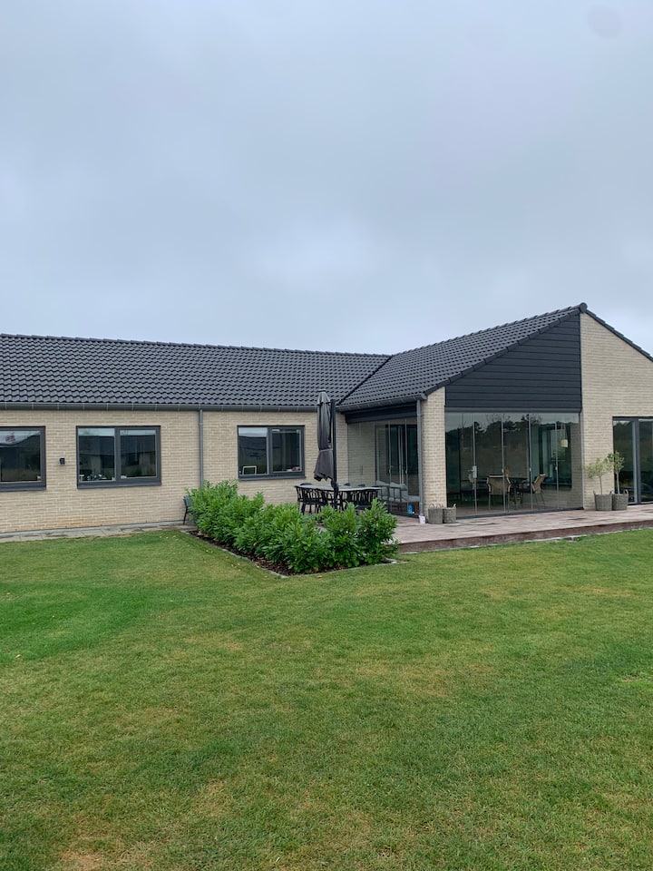 Familievenlig Villa Med Gratis Parkering. - Billund