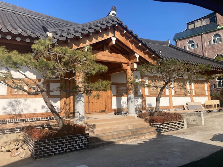 전통한옥체험펜션 대궐 - 연무읍
