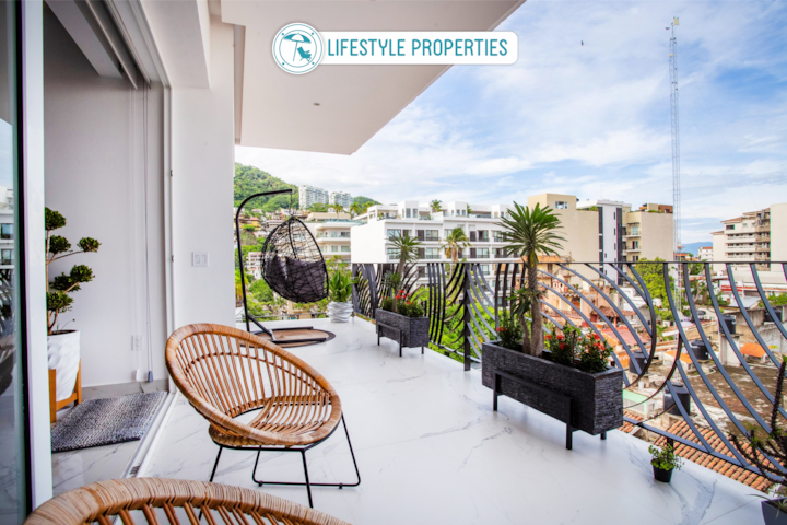 Lounge On Big Balcony, Pool & Gym - Puerto Vallarta
