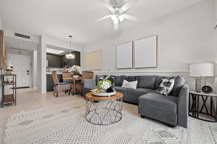 Lovely 2 Bedroom Condo With Tennis Courts & Pool - Naples