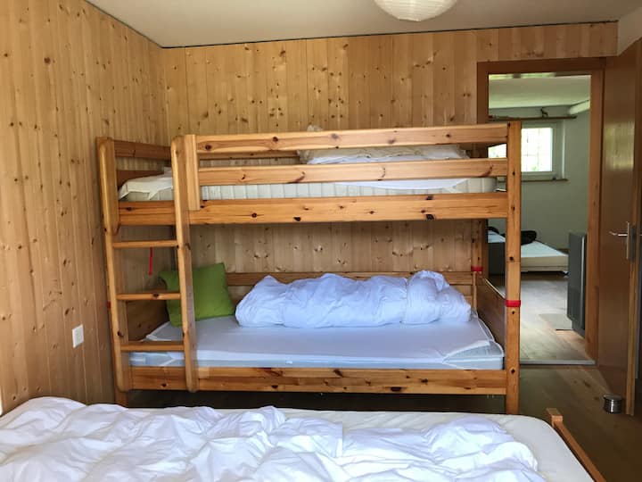 Sonnenverwöhntes Haus Arnika - Klosters-Serneus