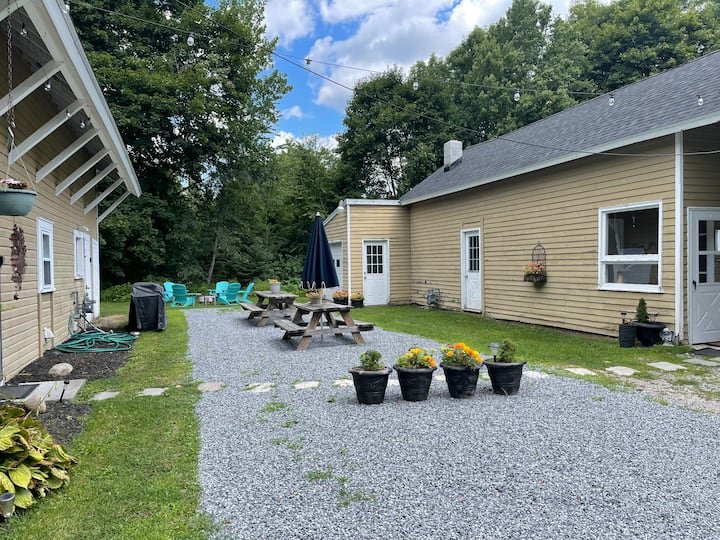 Spacious, Cozy 5 Bedroom Compound - Saratoga Springs, NY