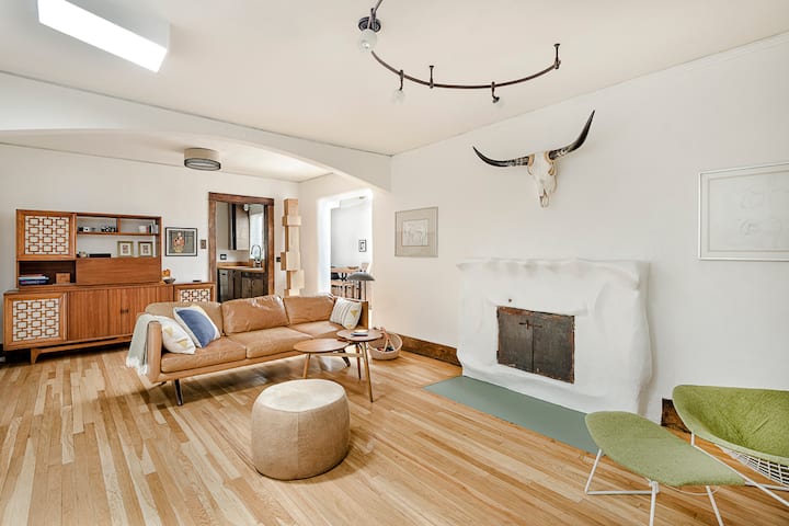 Artist's Chic Pueblo - Albuquerque, NM