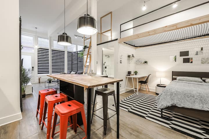 Architectural Loft W/king Bed And Parking - Montreal