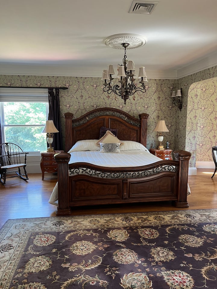 Grand Suite In Mansion - Chelmsford, MA