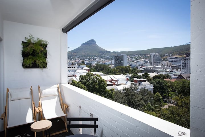 Designer Flat With A View - Pool, Gym & Parking - Le Cap