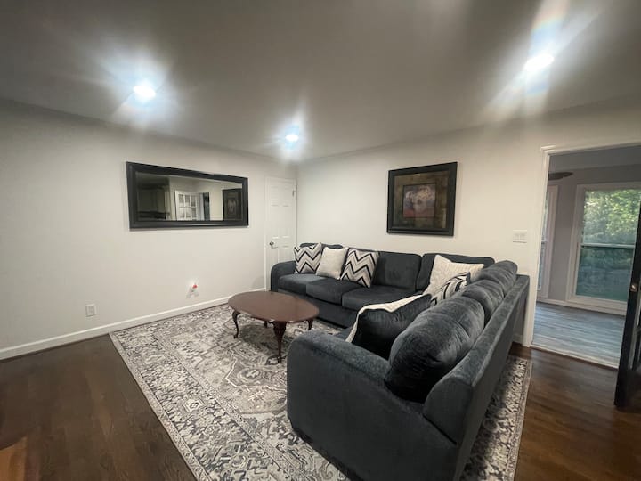 New Beautiful 4 Br Home Near Hospitals & Downtown - Winston-Salem, NC