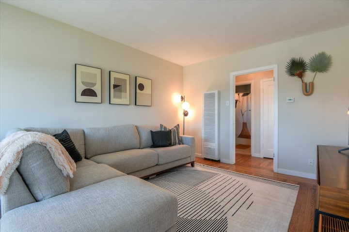 Baus Haus | 1 Bdrm Updated Apt W Patio & Workspace - Castro Valley, CA