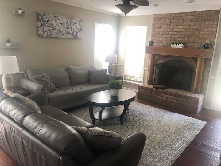 Comfy, With Game Room, Fun 4 Br , Sleeps 12 - Albuquerque, NM