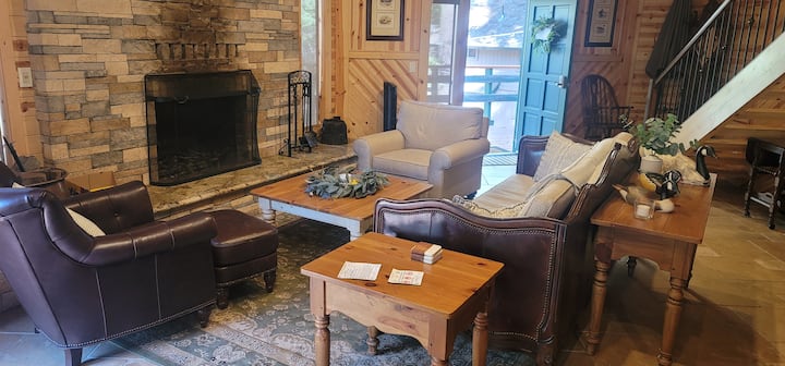 Whiskey Lodge - Shaver Lake, CA