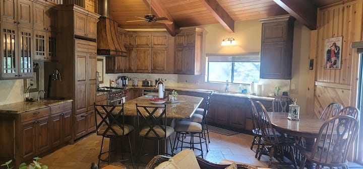 Whiskey Lodge - Shaver Lake, CA