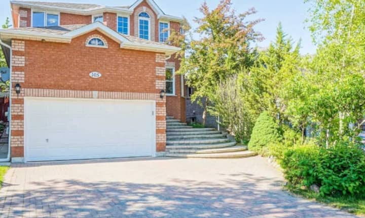 Chic Basement Stay | Private Room+shared Comforts - Barrie