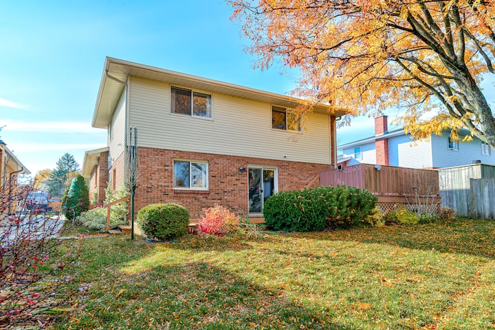 Cheerful 4-bedroom, 2-bath Home With Fast Wi-fi - Waterloo