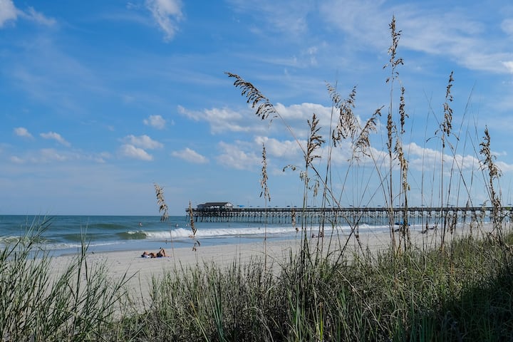 “Coastal Hideaway” Steps From The Sand & Pier - Garden City, SC