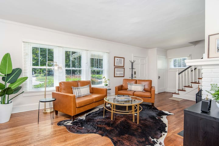 Beautiful Updated Family Home In Oakwood - Dayton, OH
