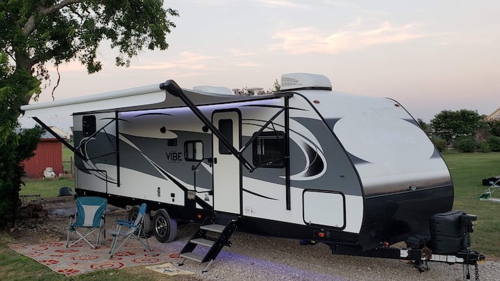 Roomy Rv With A Country Atmosphere - Waco, TX